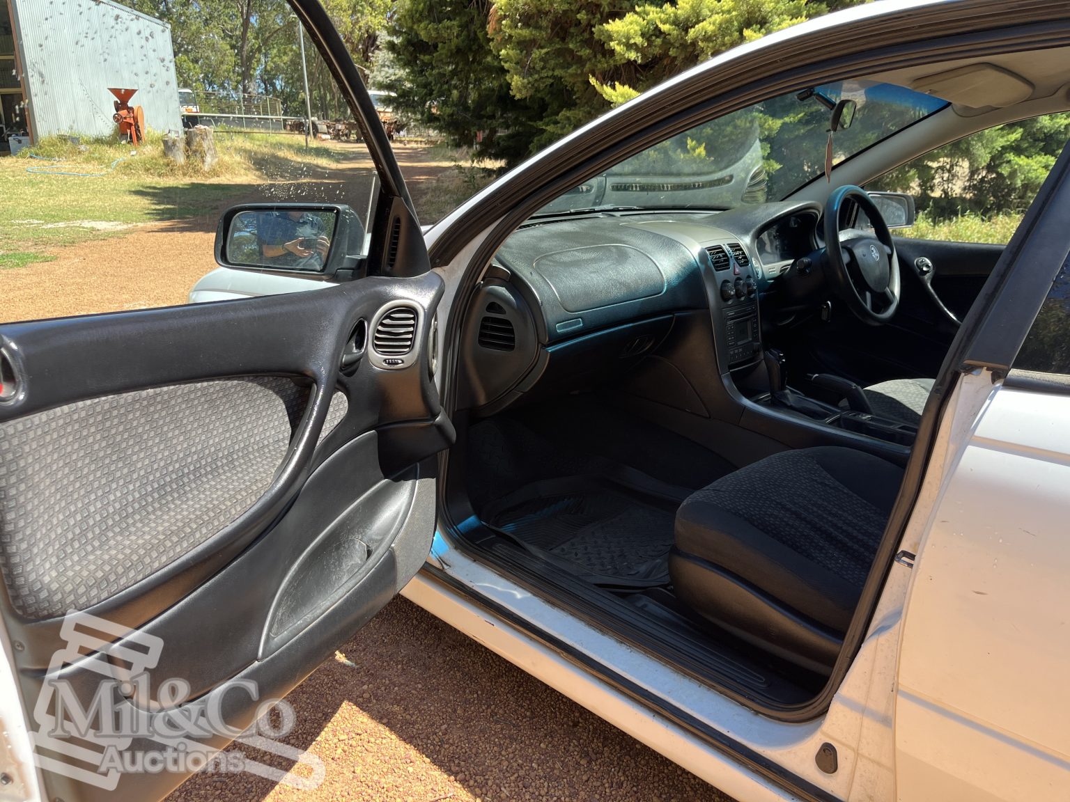2005 Holden Commodore VZ Automatic V6 Alloytech Ute – Mil & Co Auctions